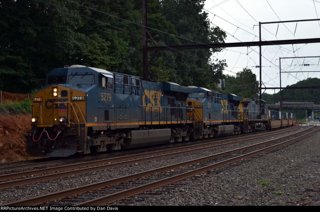 Q034-10 breezes by Woodbourne with CSX ES40DCs 5279, 5319 and CSX AC44CW 63.